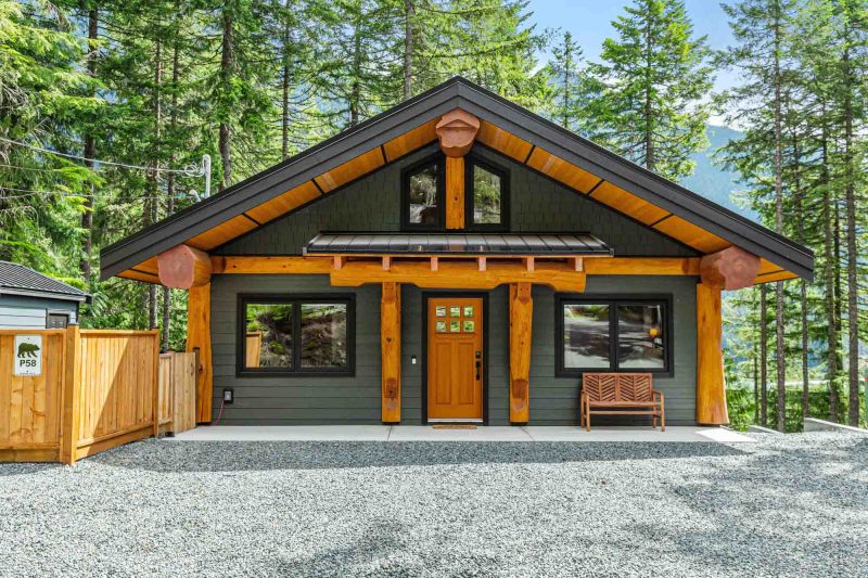 Handcrafted Canadian Log Home Builders | Artisan Log Homes