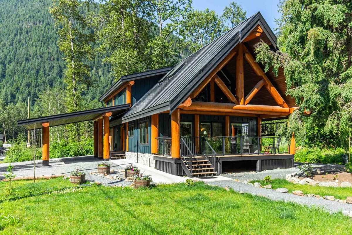 Handcrafted Canadian Log Home Builders | Artisan Log Homes